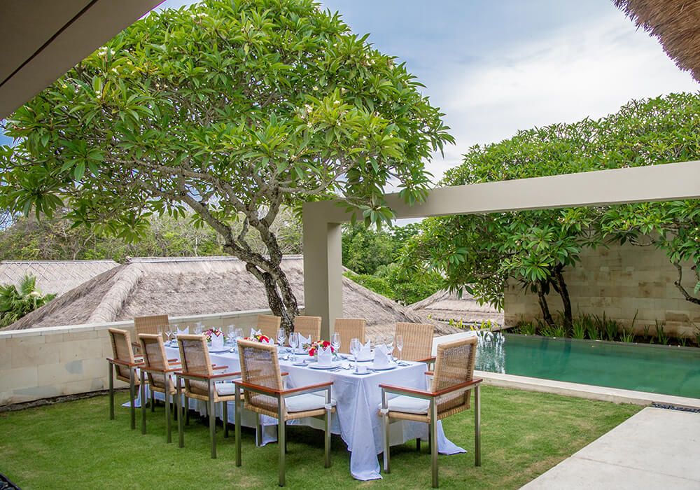 The Bale, a Hidden Luxurious Nusa Dua Resort for Couple